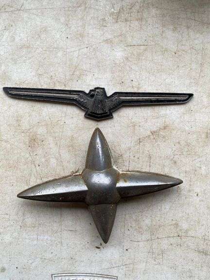 Vintage Car Emblems - Auction Ohio