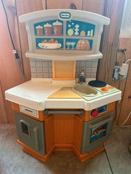 Little Tikes Play Kitchen - Auction Ohio