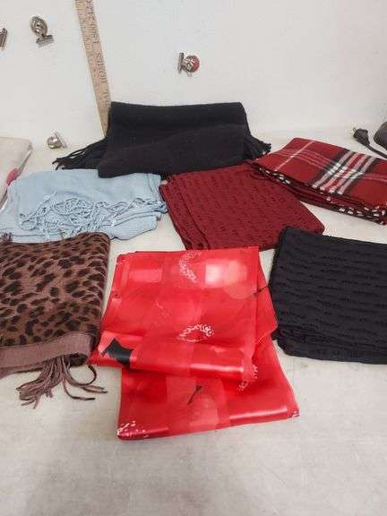 Assorted Sarves - Auction Ohio