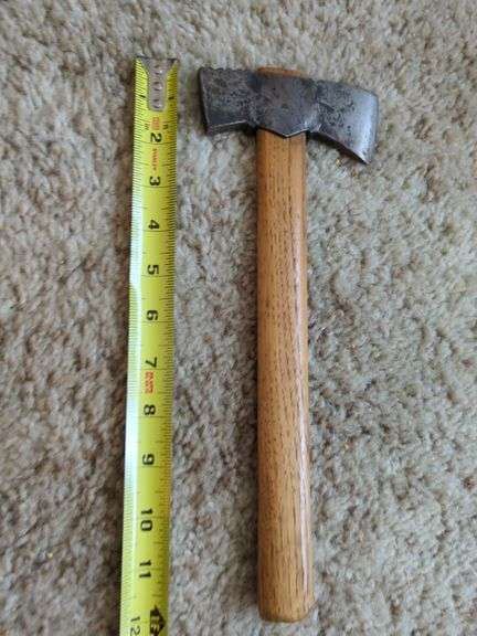 Reproduction tomahawk - Auction Ohio