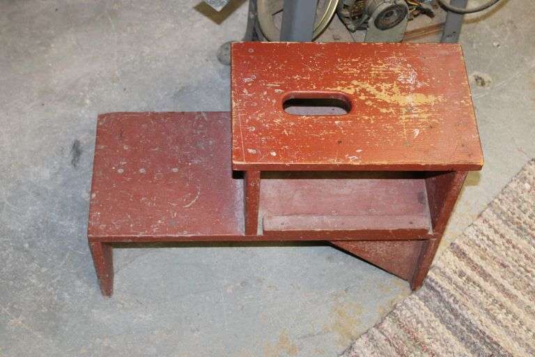 Step Stool - Auction Ohio