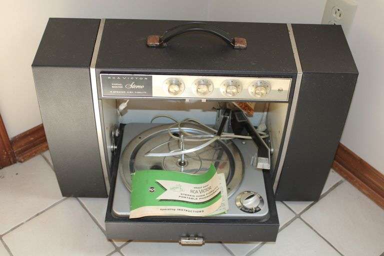 Vintage RCA Victor Stereo - Auction Ohio