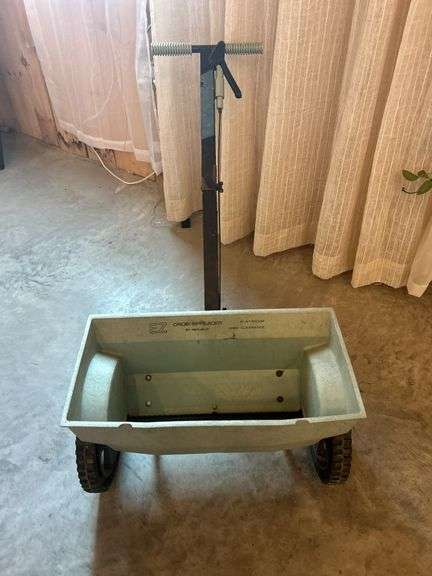 Republic EZ Drop Spreader - Auction Ohio