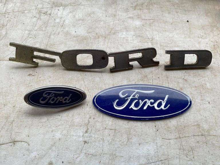 Vintage Car Emblems - Auction Ohio