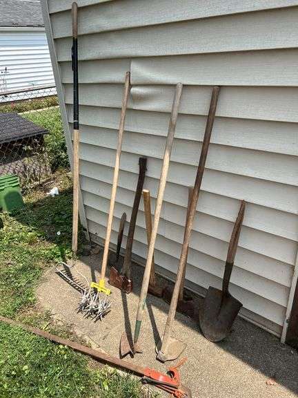 Long Handled Tools - Auction Ohio
