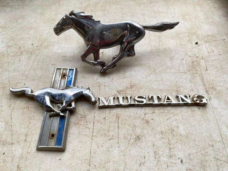 Vintage Car Emblems - Auction Ohio