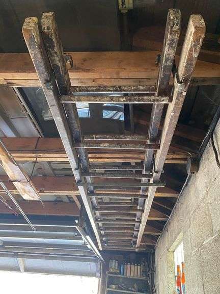 Wooden Extension ladder - Auction Ohio
