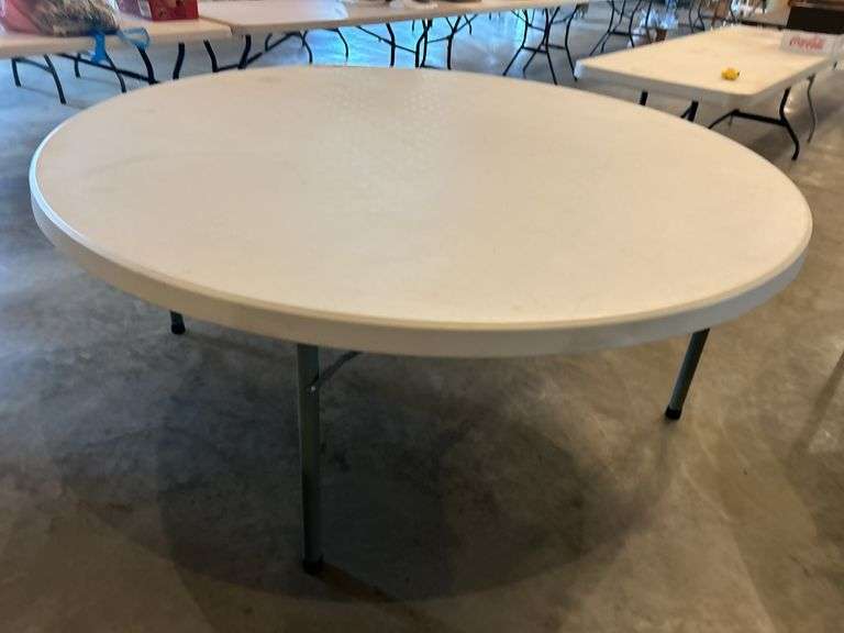72” Lifetime Round Plastic Table - Auction Ohio