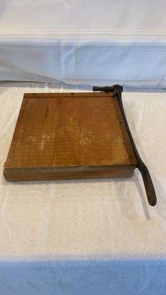 VTG Paper Cutter - Auction Ohio