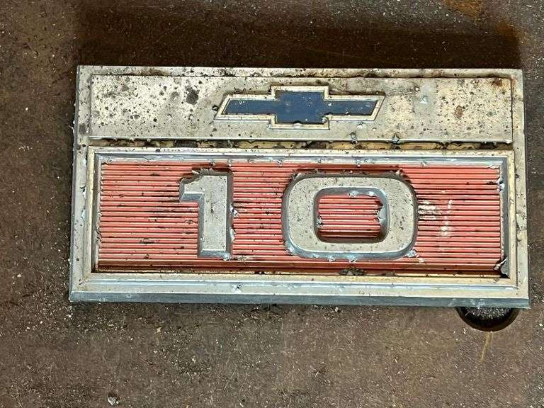 Car Emblems - Auction Ohio