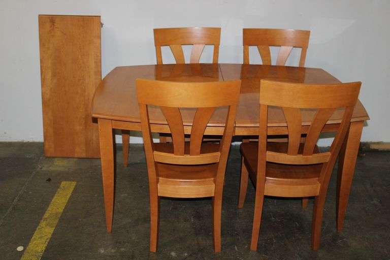 Maple Dining Set - Auction Ohio