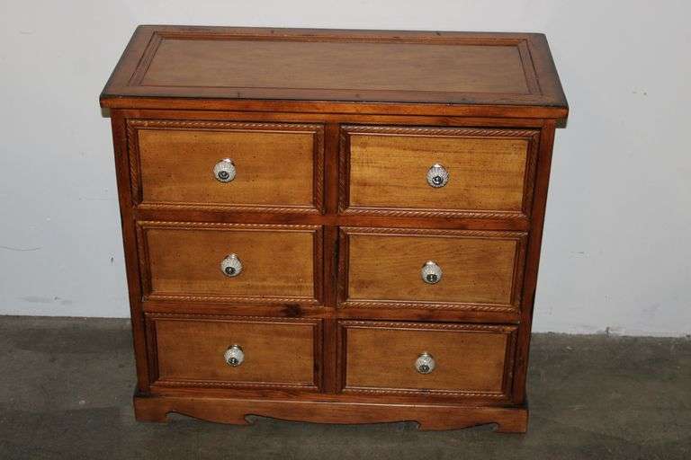 Maple Bedside Chest - Auction Ohio