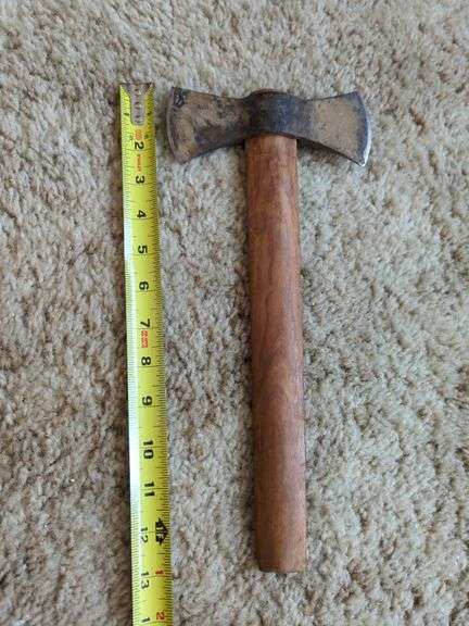 Reproduction tomahawk - Auction Ohio