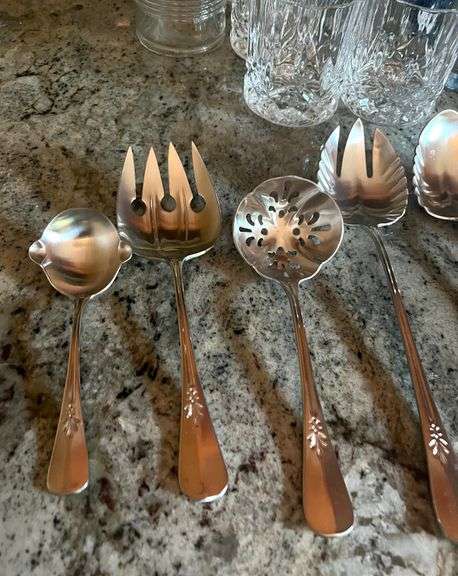 Glassware & Serving Utensils - Auction Ohio