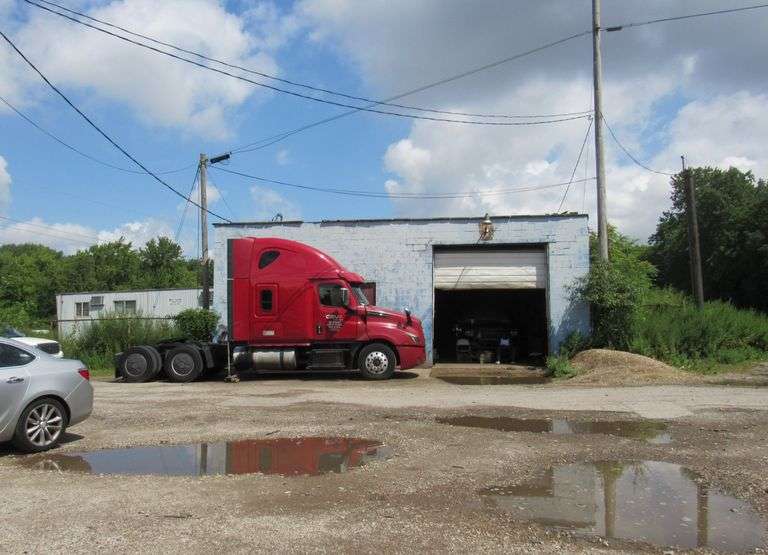 Commercial-3,200 SF Building-1.65 Acres - Auction Ohio Real Estate