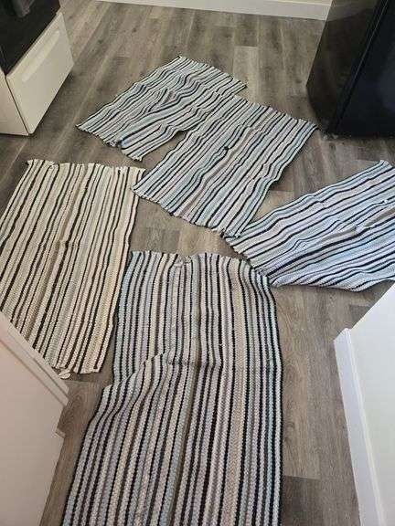 Assorted throw rugs - Auction Ohio