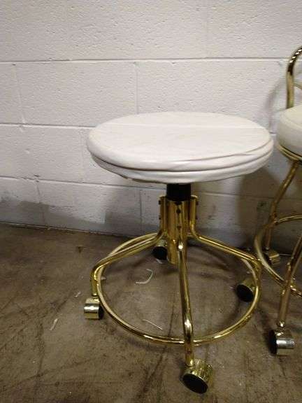 4 Stools - Auction Ohio