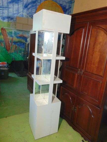 Mirrored Display Rack - Auction Ohio