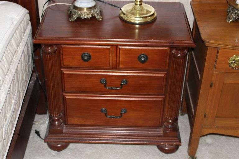 Bedside Chest - Auction Ohio