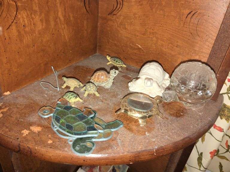 Collection of Turtle Decor - Auction Ohio