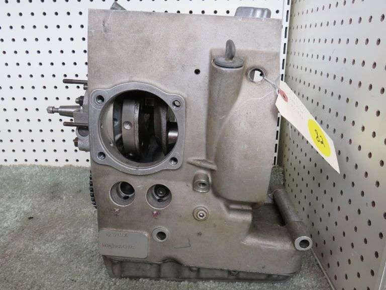 '82 G/S R80 crankcase, short block w/cam shaft, crank shaft - Auction Ohio
