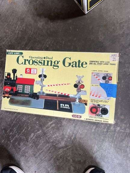 Operating crossing gate - Auction Ohio