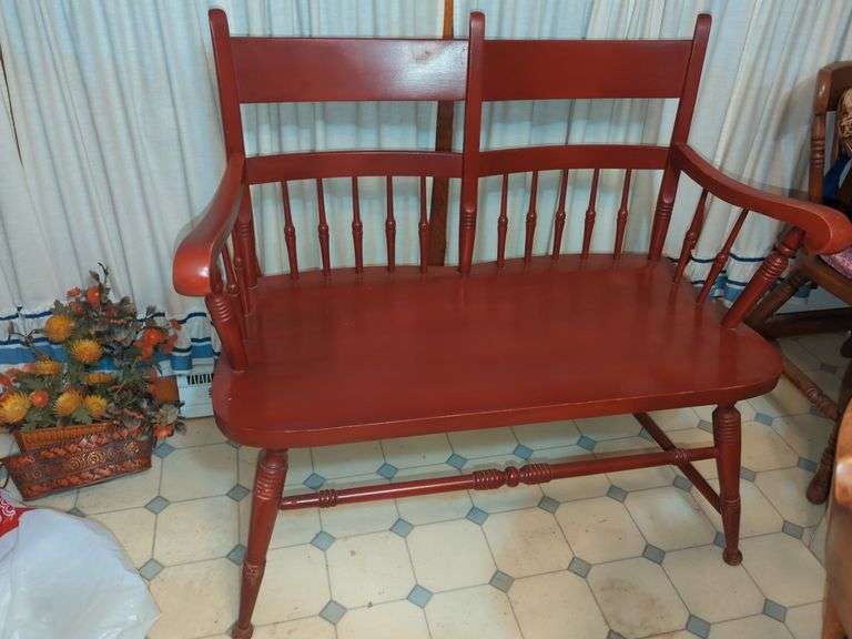 Colonial Style Entry Bench - Auction Ohio