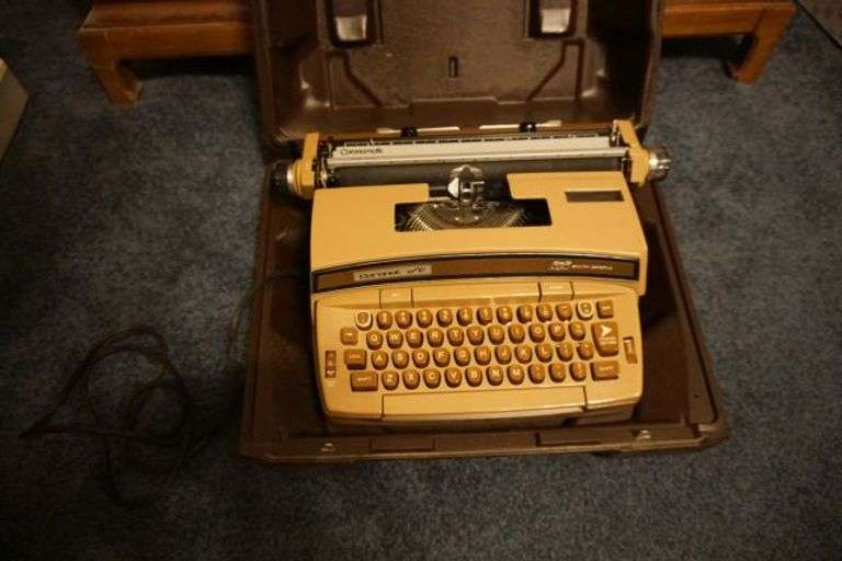 Coronet SCM Typewriter Works - Auction Ohio