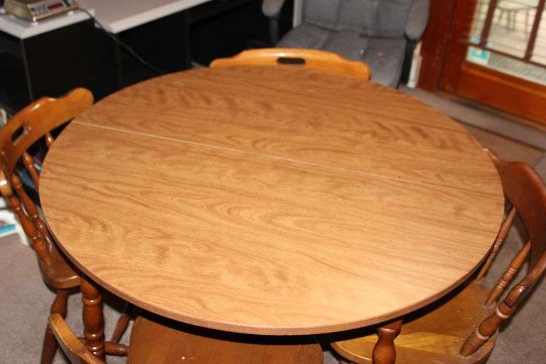 Colonial Maple Dining Set - Auction Ohio