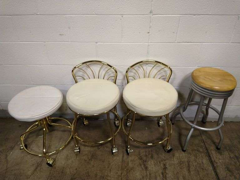 4 Stools - Auction Ohio