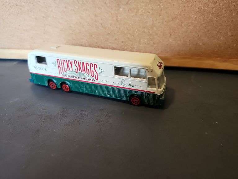 Road Champ Ricky Skaggs My Fathers Son Bus - Auction Ohio