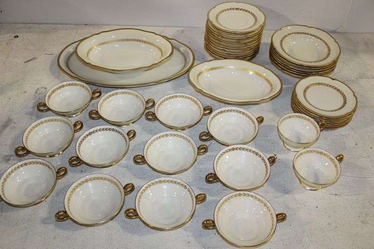 Castleton Laurel China Set - Auction Ohio