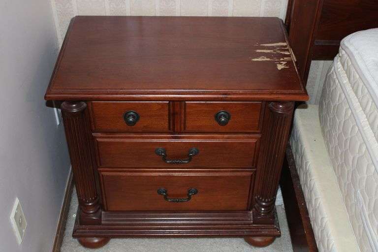 Bedside Chest - Auction Ohio