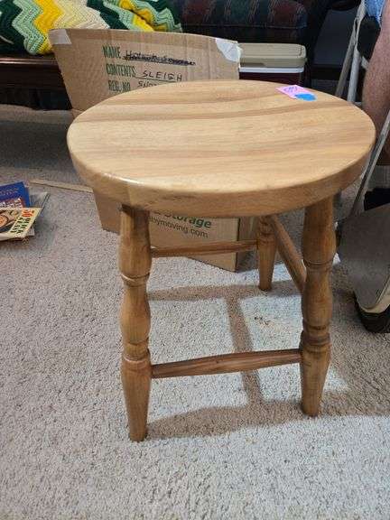 Wooden oak stool - Auction Ohio
