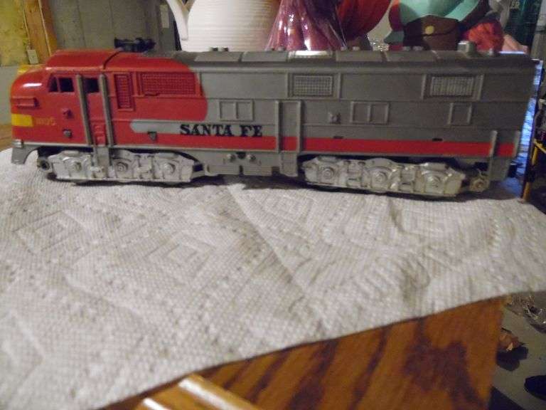 O scale santa fe engine - Auction Ohio
