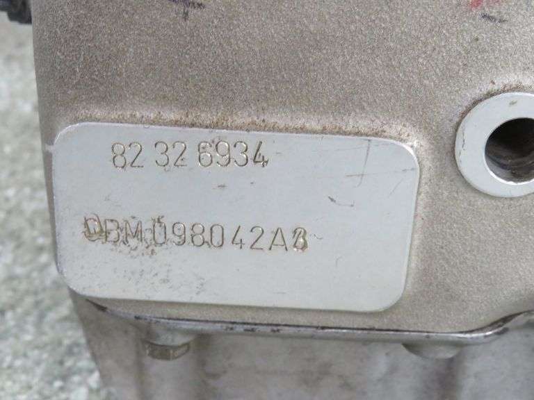 '82 G/S R80 crankcase, short block w/cam shaft, crank shaft - Auction Ohio