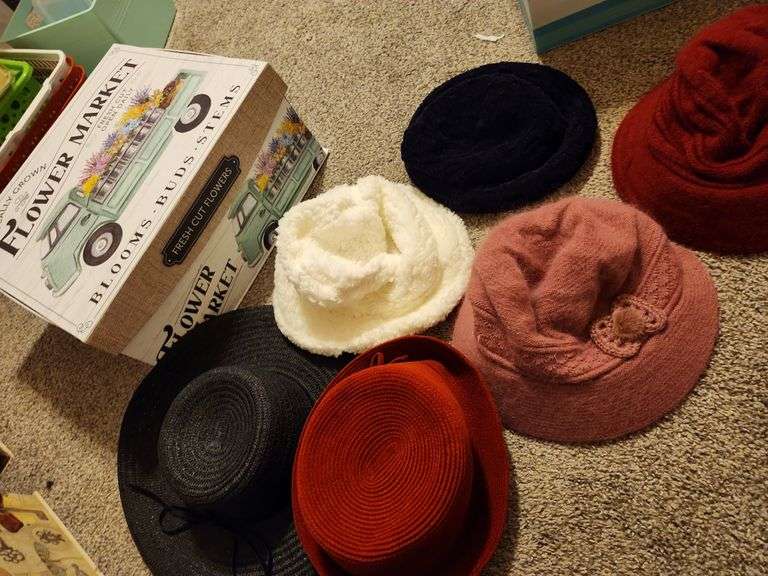 Hat Box & Assorted Hats - Auction Ohio