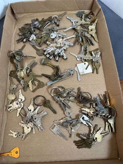 Assorted keys - Auction Ohio
