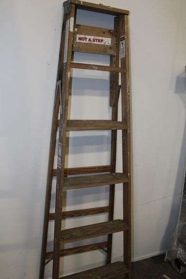 6 Foot Ladder - Auction Ohio