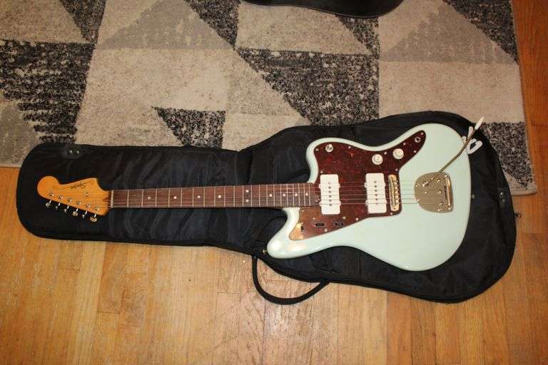 Fender Squier Jazzmaster Six String Electric Guitar - Auction Ohio
