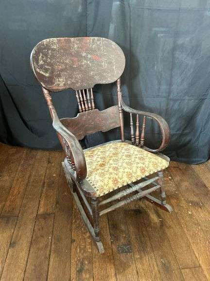 Spindle Back Rocking Chair - Auction Ohio