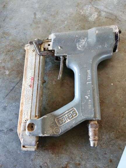 Senco Pneumatic Staple Gun - Auction Ohio