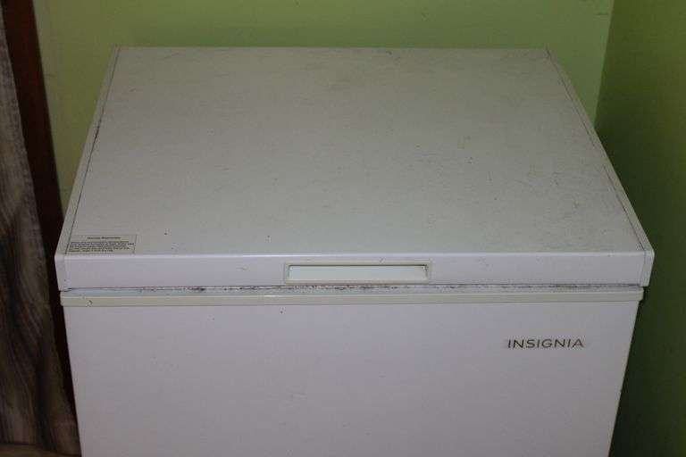 Insignia Chest Freezer - Auction Ohio
