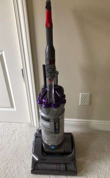 Dyson Vacuum - Auction Ohio