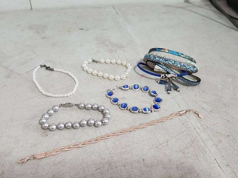 6 Assorted Bracelets - Auction Ohio