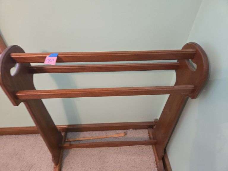 Wooden oak freestanding quilt rack. - Auction Ohio