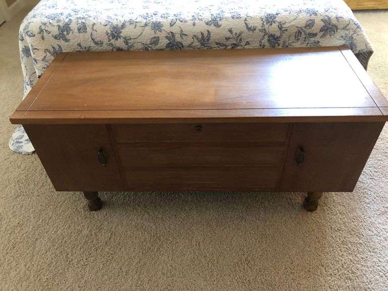 MCM Cedar Chest - Auction Ohio