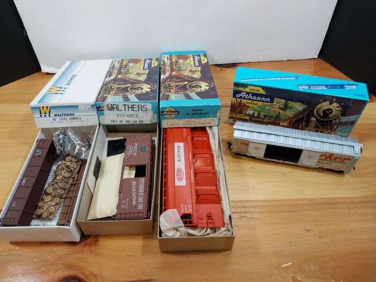 4 HO Model Train Cars - 3 New - Auction Ohio