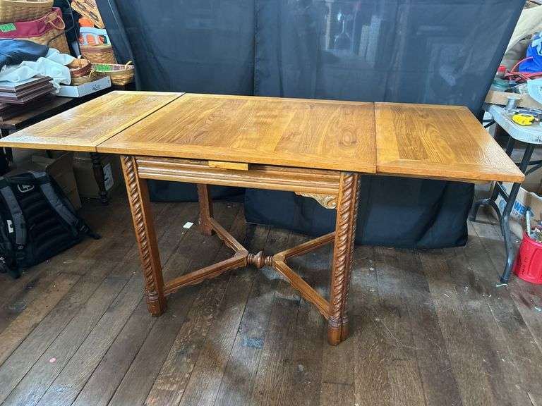Fancy Oak Extension Dining Table - Auction Ohio
