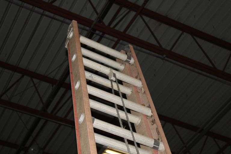 24 Foot Extension Ladder - Auction Ohio